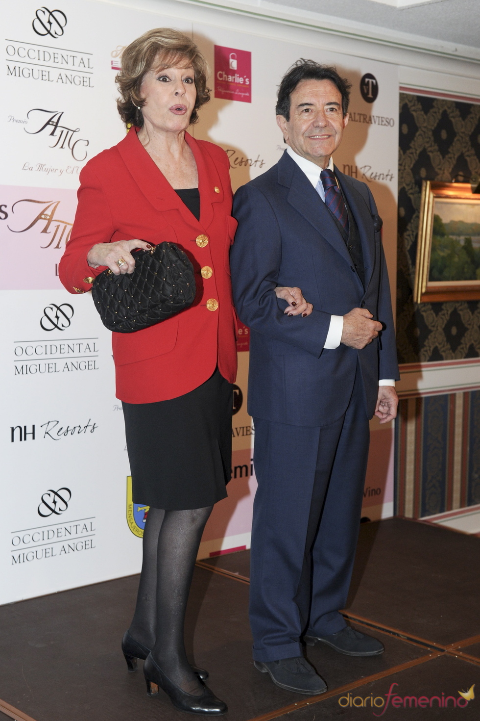 Laura Valenzuela y Enrique Cornejo en los premios AMC 'La Mujer y el Vino'