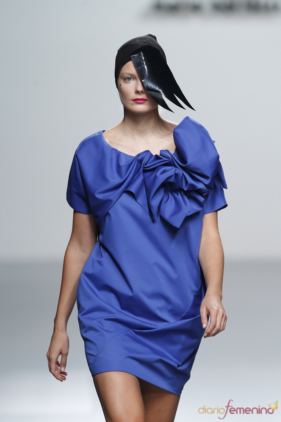 Comodidad y luz en los diseños de María Barros en la Madrid Fashion Week