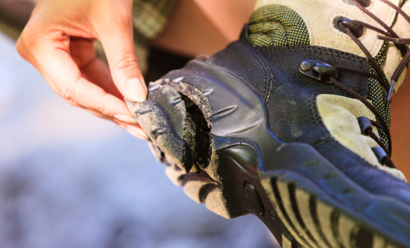 Soñar con zapatos rotos: ¿no puedes más?