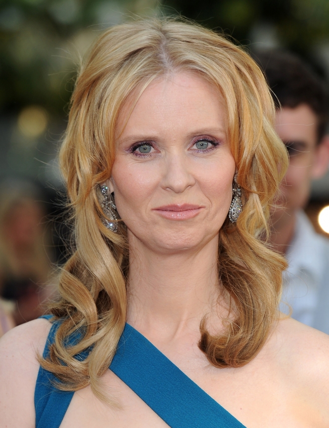 Cynthia Nixon, de rubia y con el pelo largo