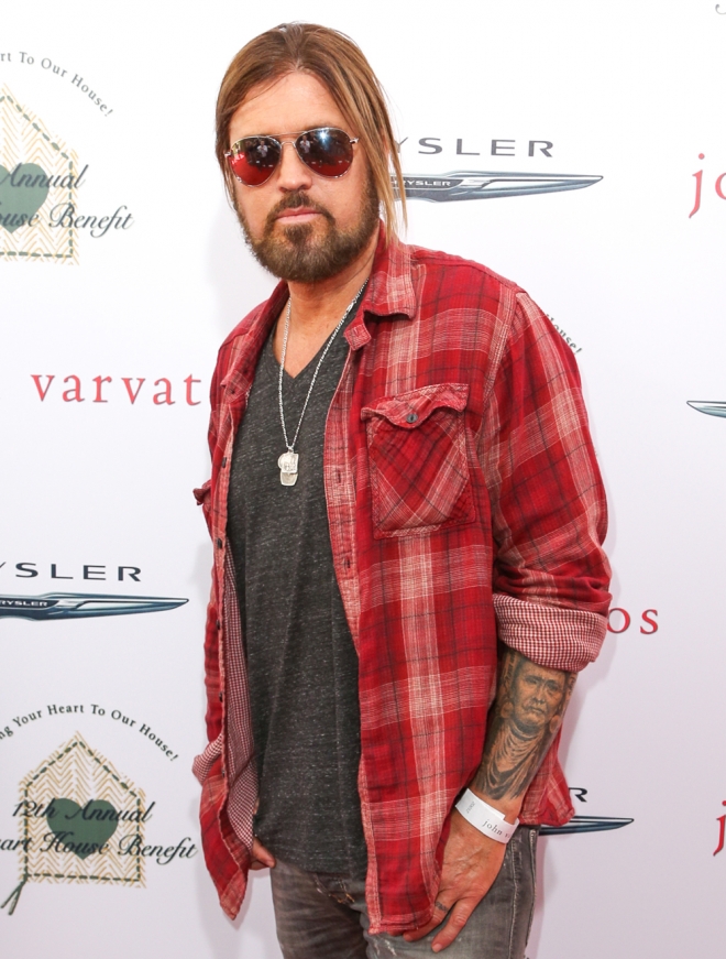 El padre de Miley Cyrus jamás sonríe como Kanye West El padre de Miley Cyrus jamás sonríe como Kanye West