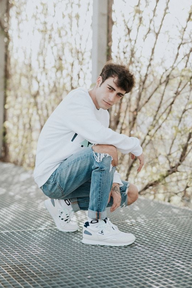 Alex Domenech se come la cámara